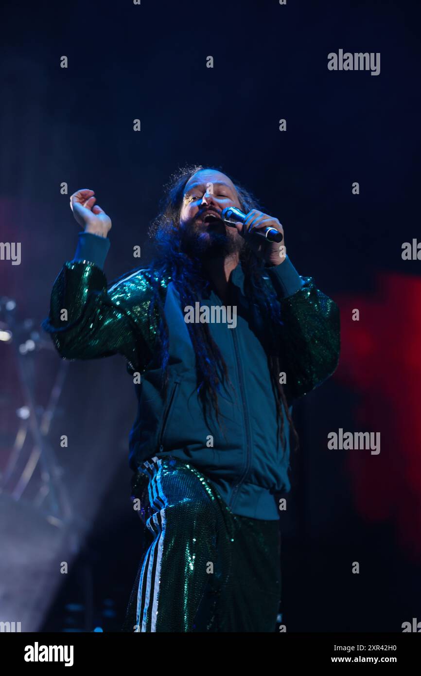 Jonathan Howsmon Davis live on stage with Metal Band Korn play ...