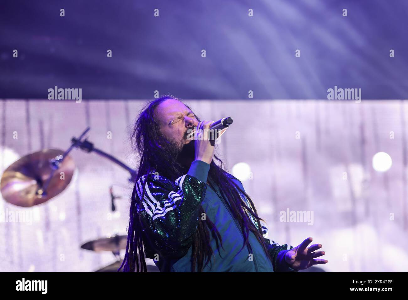 Jonathan Howsmon Davis live on stage with Metal Band Korn play ...