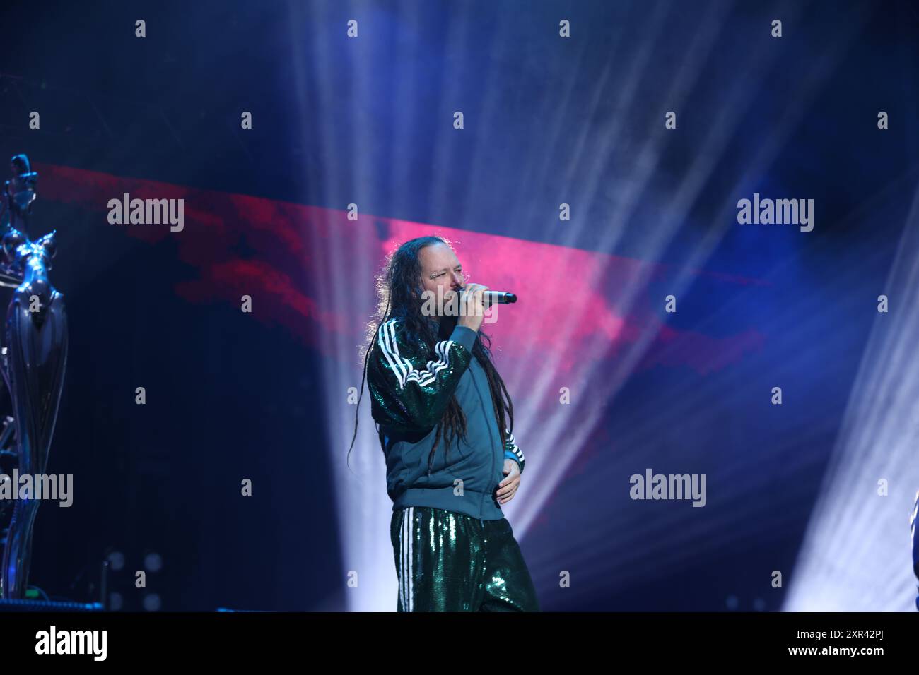 Jonathan Howsmon Davis live on stage with Metal Band Korn play ...