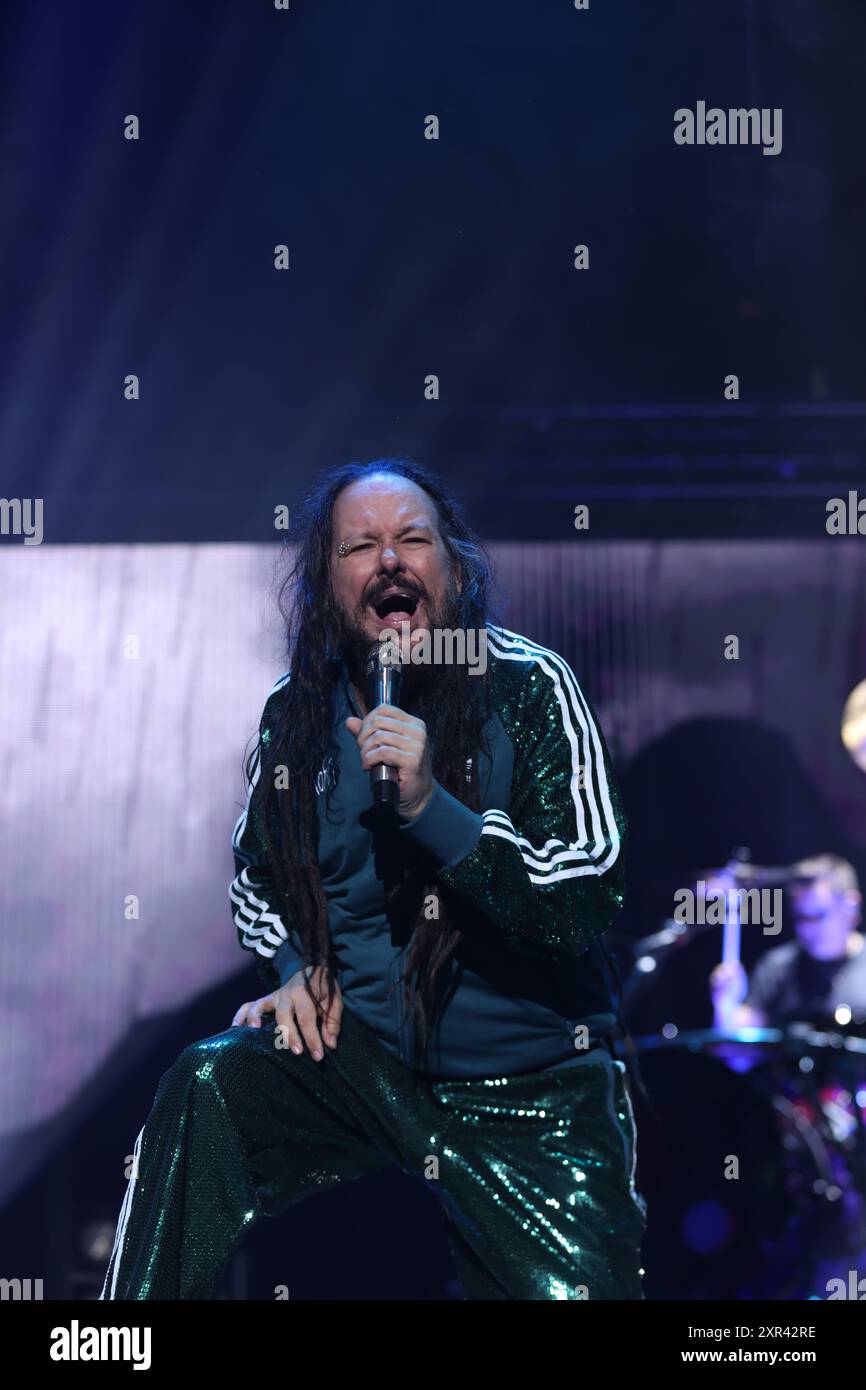 Jonathan Howsmon Davis live on stage with Metal Band Korn play ...