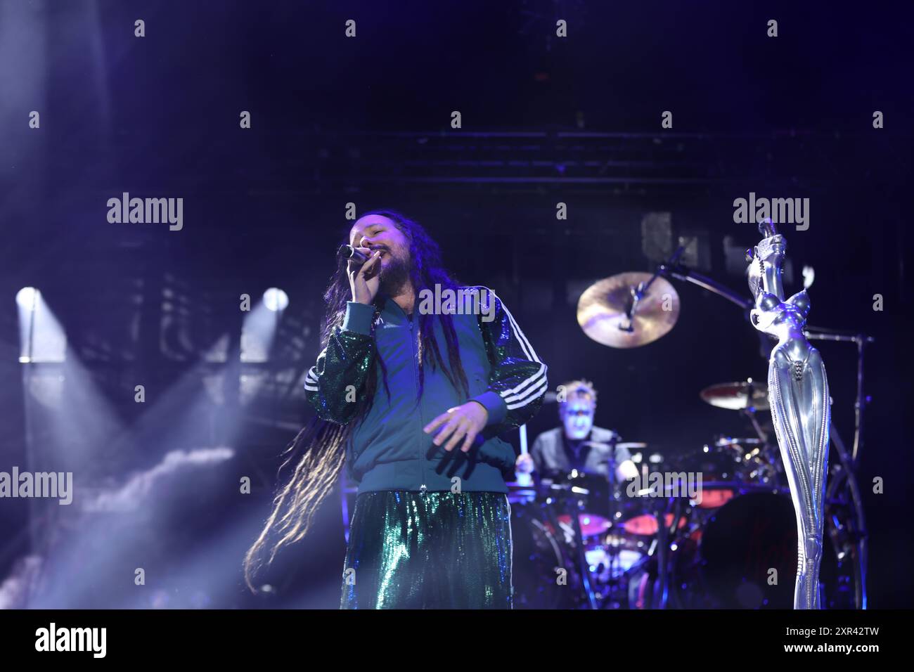 Jonathan Howsmon Davis live on stage with Metal Band Korn play ...