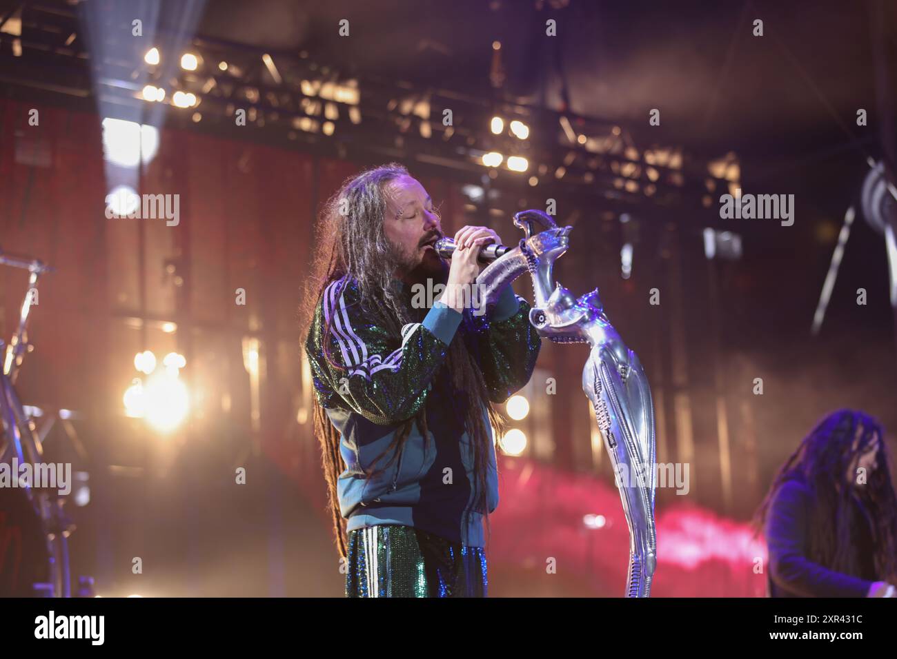 Jonathan Howsmon Davis live on stage with Metal Band Korn play ...