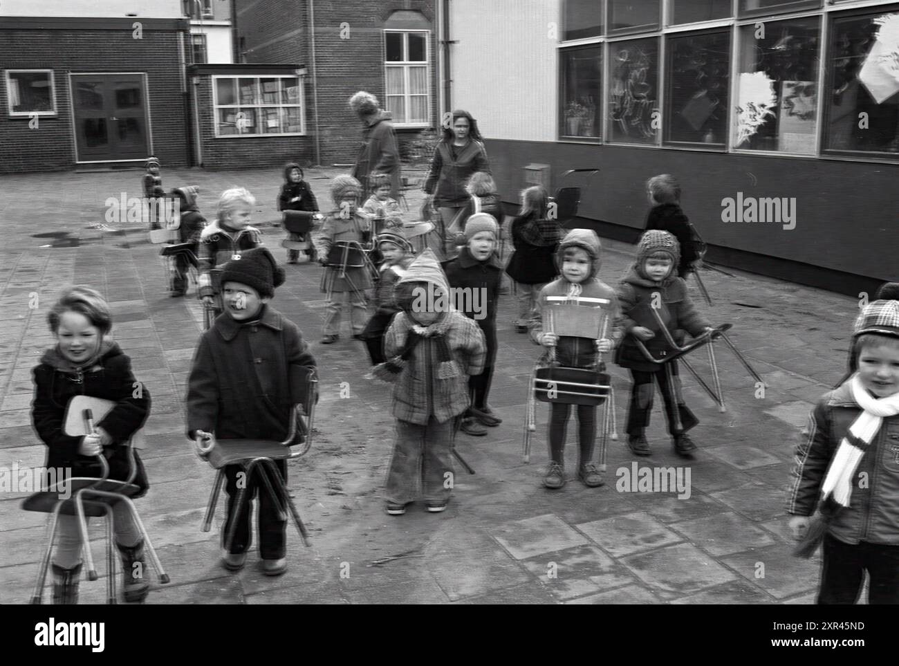 Preschoolers move to Wijk aan Zee preschool, Relocation, 23-03-1978 ...