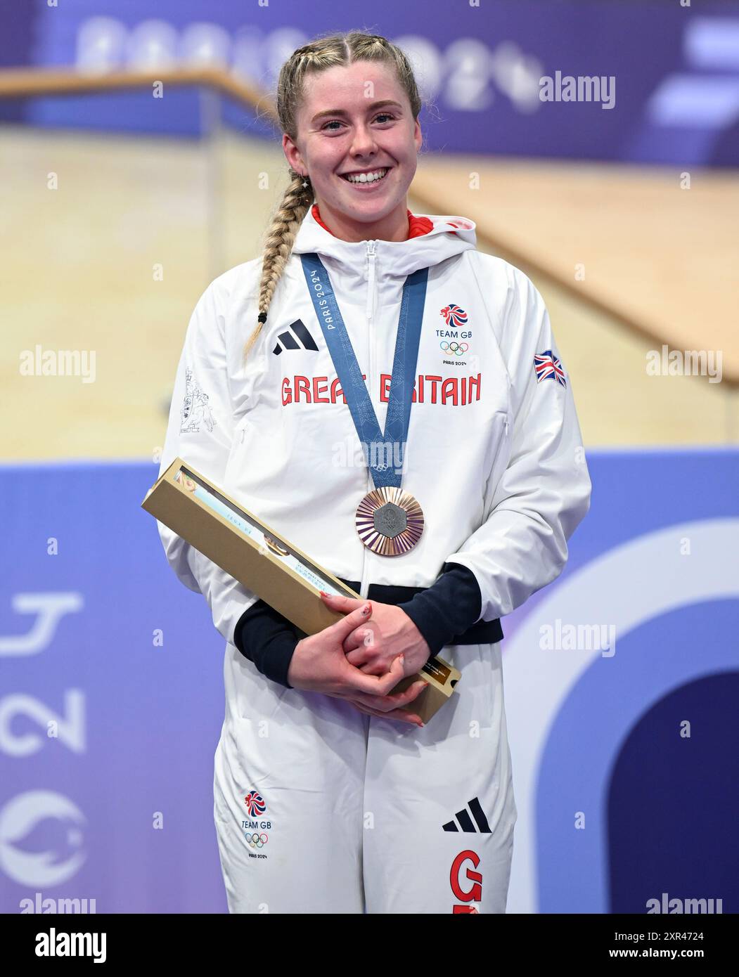 Paris, France. 8th Aug, 2024. Bronze medalist Emma Finucane of Britain ...