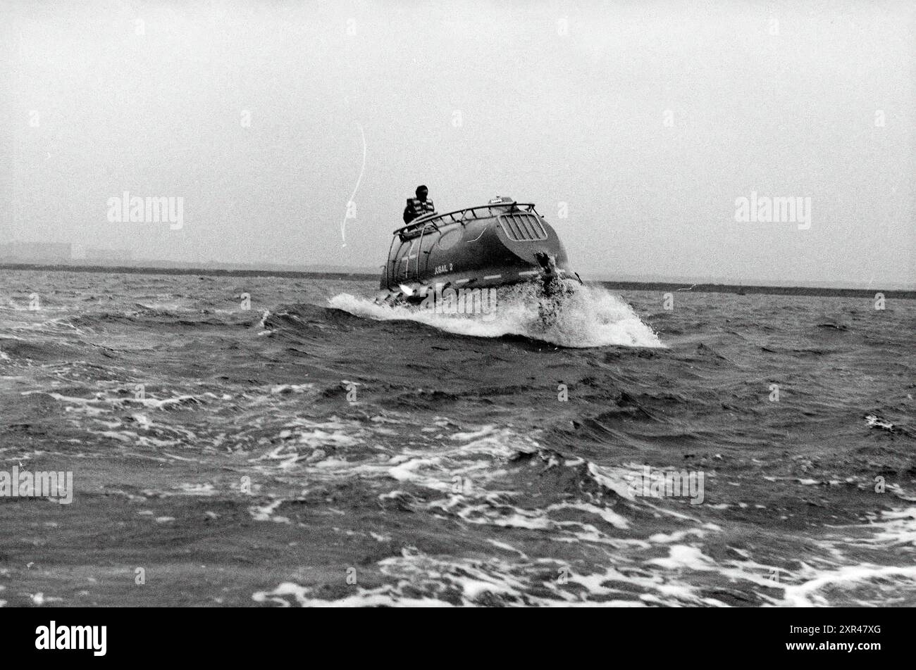 New lifeboat with outside wheelhouse, Mulder and Rijke, 30-08-1984 ...