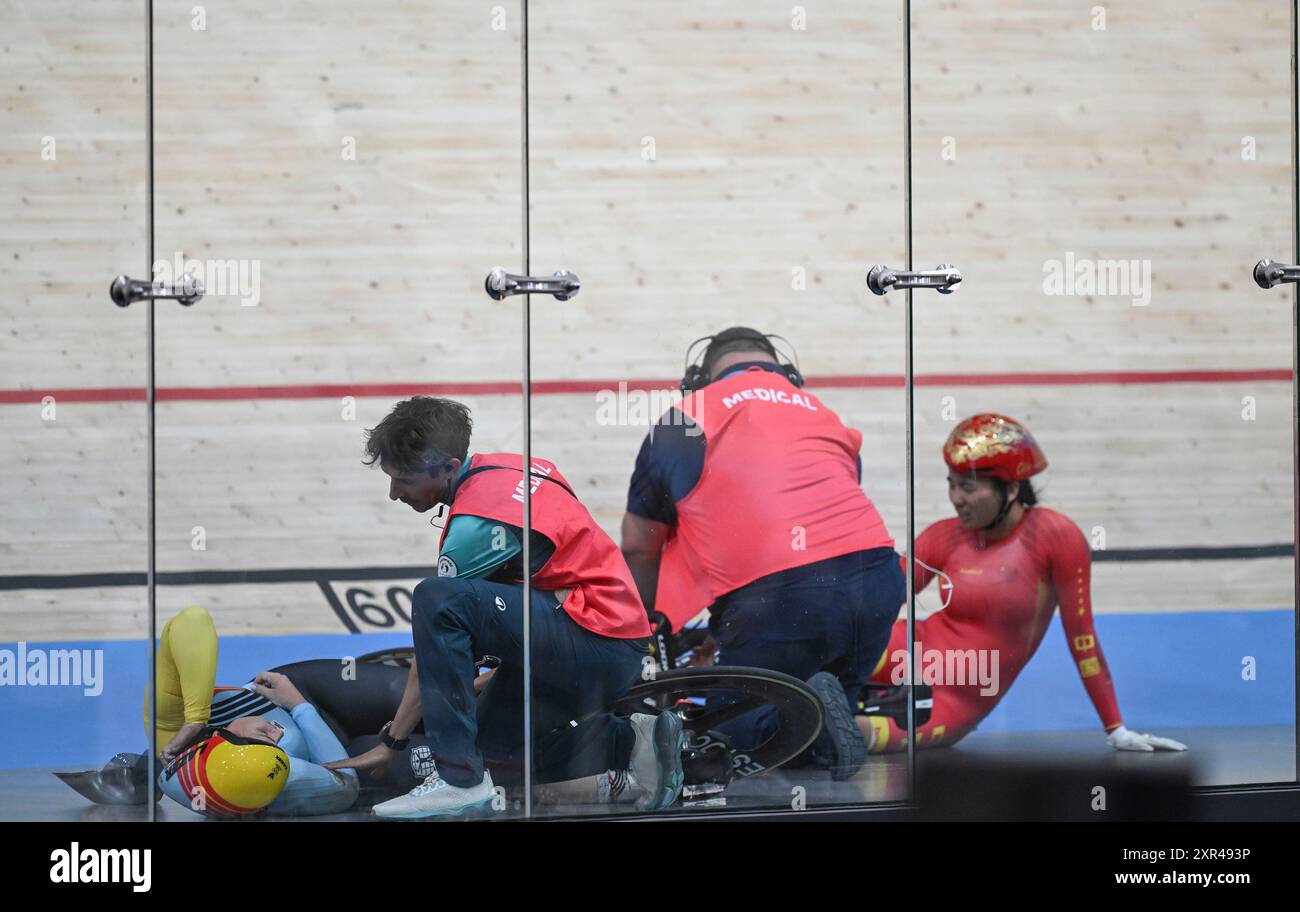 Paris, France. 8th Aug, 2024. Yuan Liying (R) of China receives medical ...