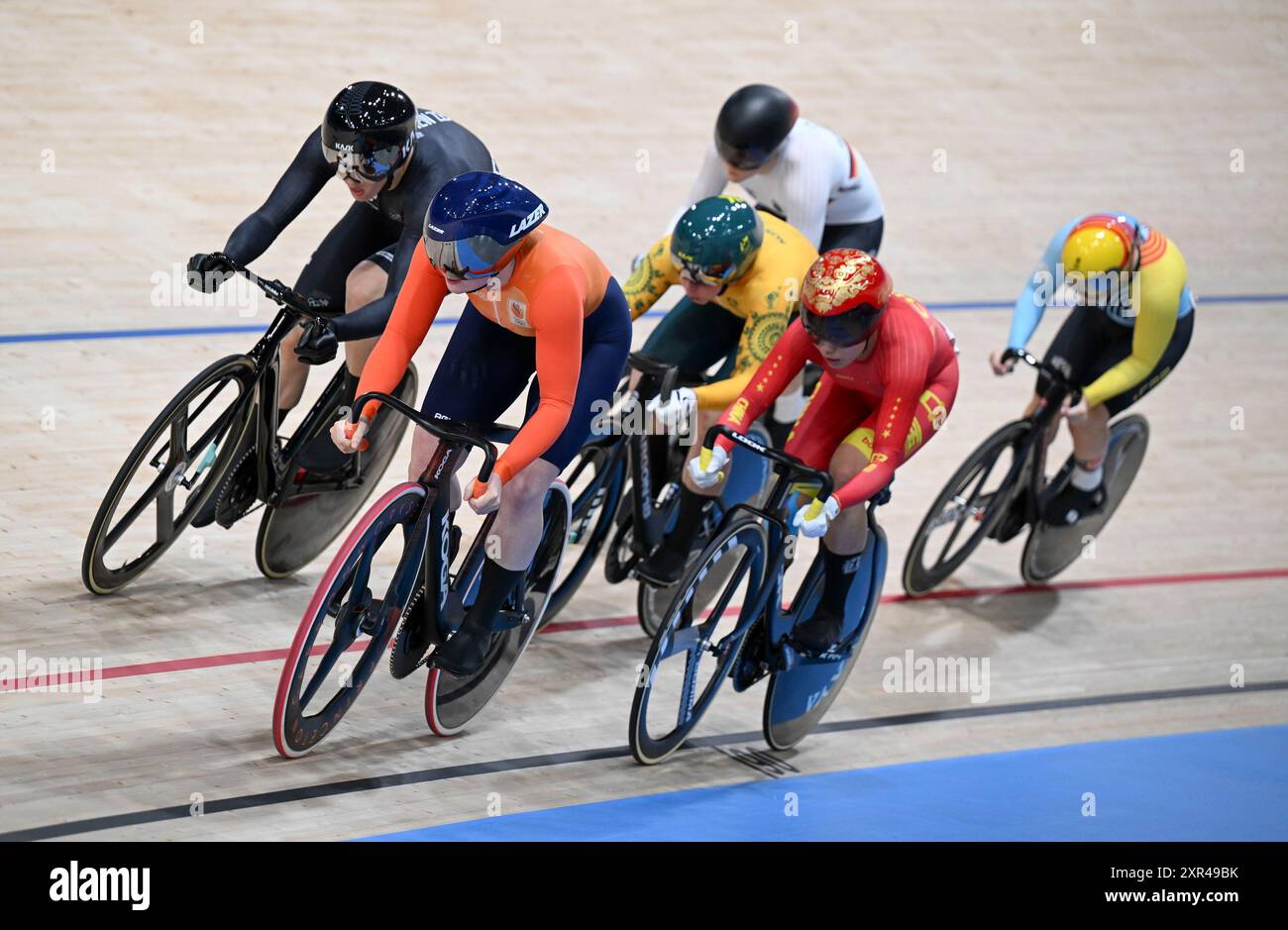Paris, France. 8th Aug, 2024. Steffie Van Der Peet (front) of the ...