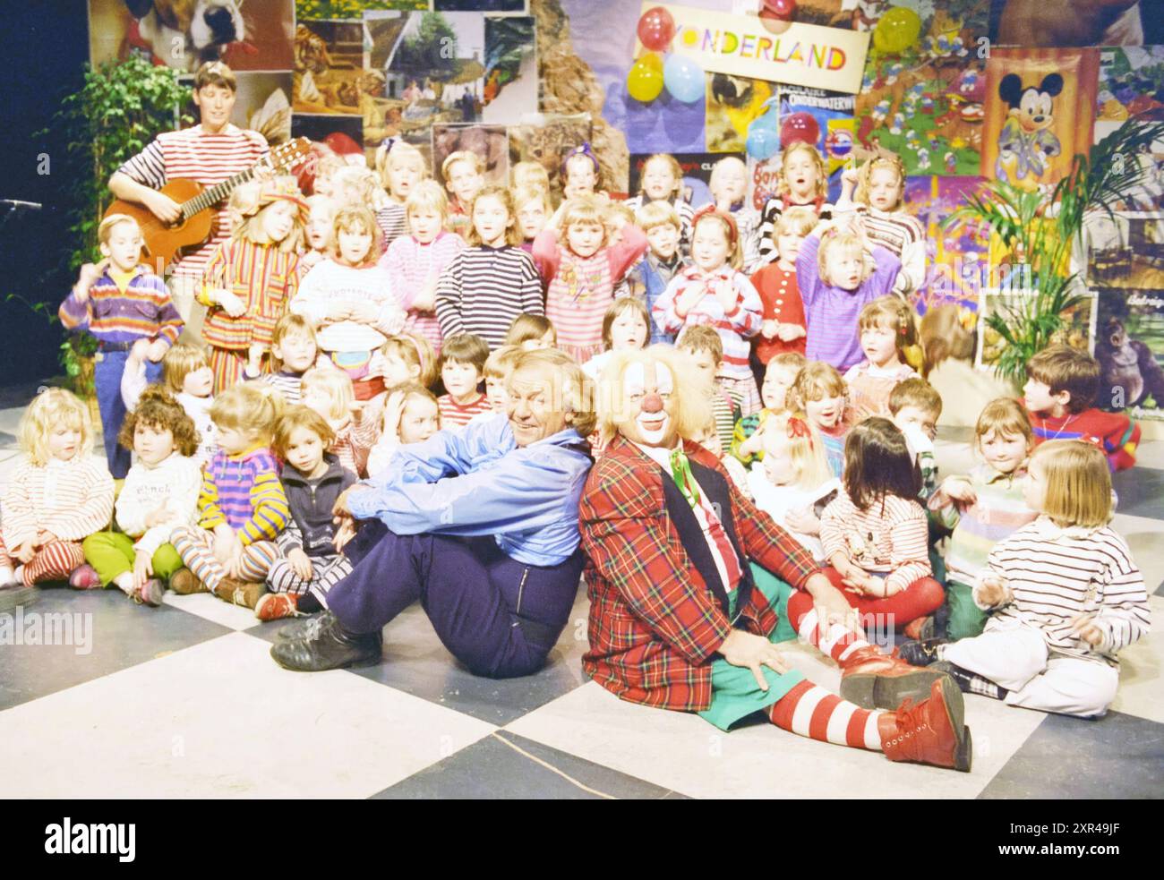 Preschool choir with clowns Bassie and Adriaan, 15-02-1995, Whizgle ...