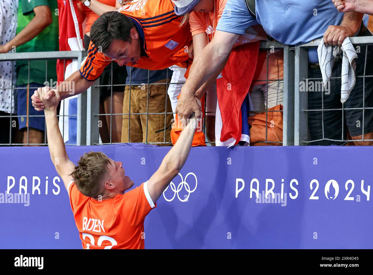 Colombes, France. 8th Aug, 2024. Koen Bijen (below) of the Netherlands ...