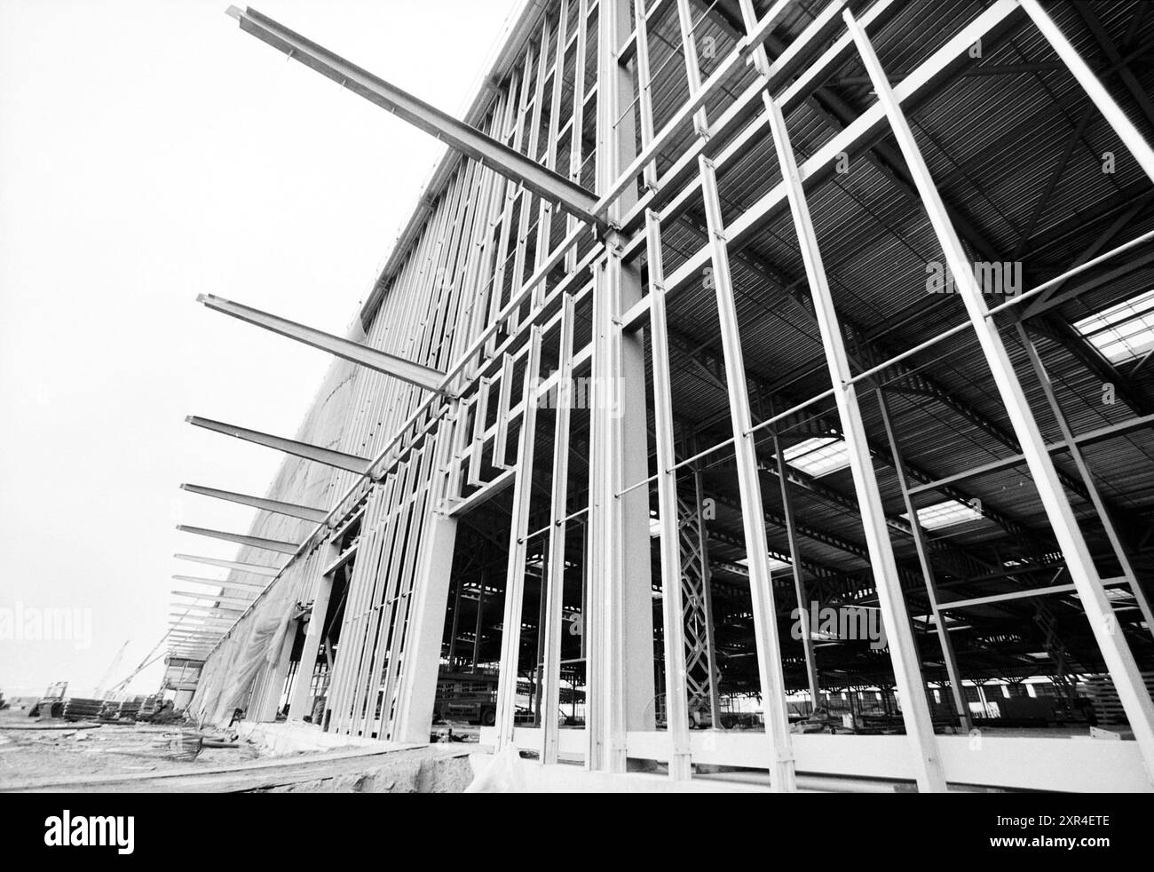 Exterior cargo building avia presto hi-res stock photography and images ...