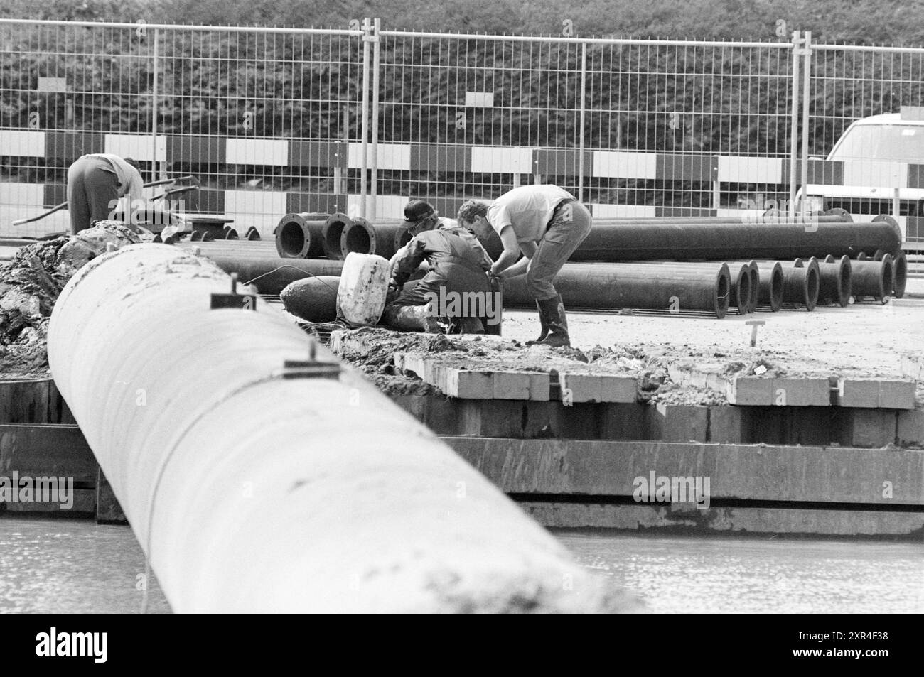 Unexploded second world war bomb hi-res stock photography and images ...