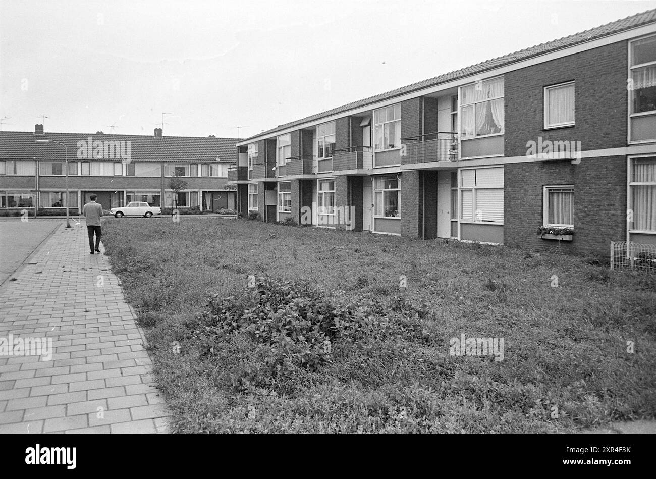 Neglected gardens in Schalkwijk, Gardens and parks, 27-06-1966, Whizgle ...