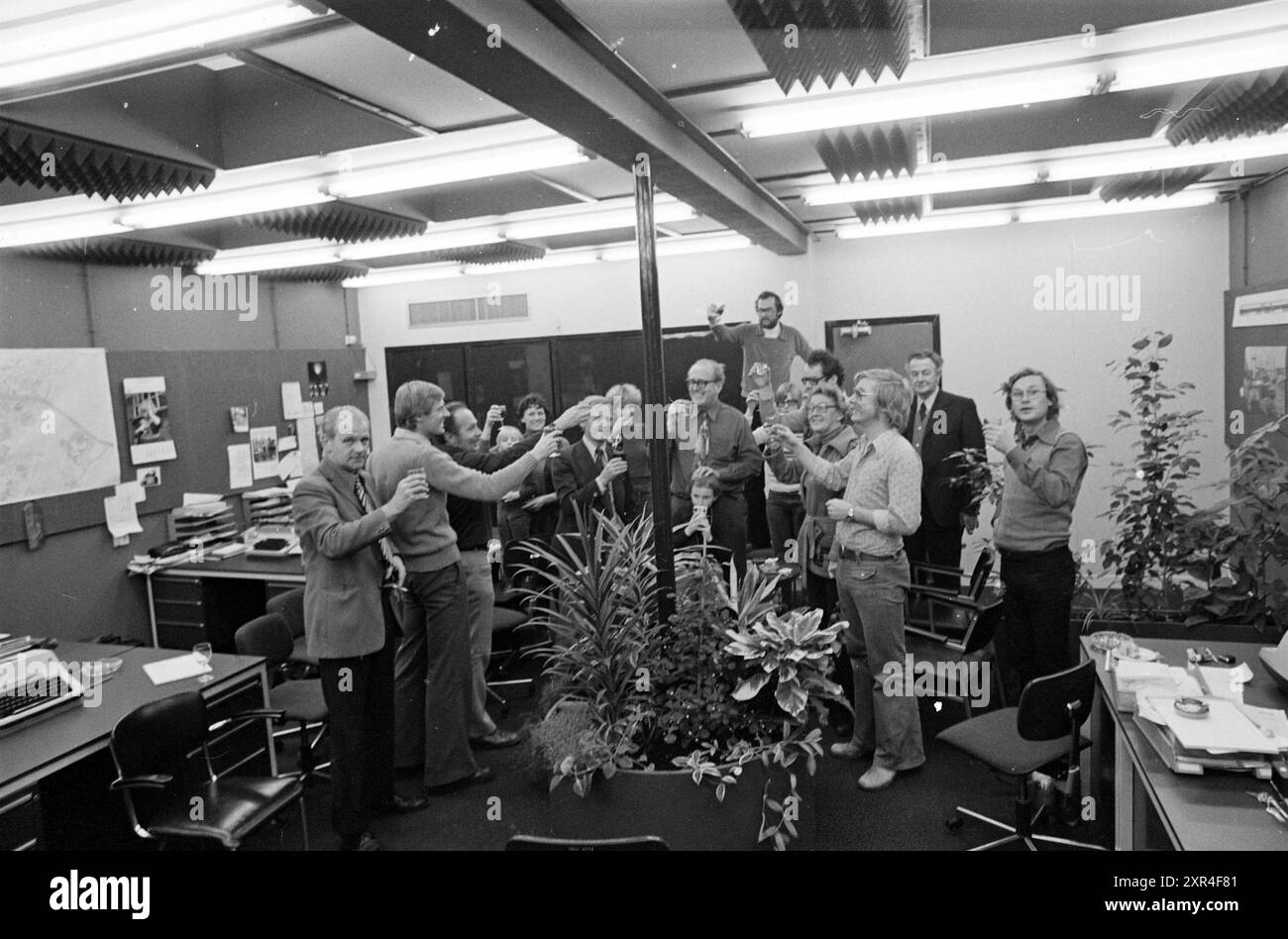 Farewell Mr. Wetzelaar on IJmuider Courant, People newspapers and magazines, 03-12-1976, Whizgle ...