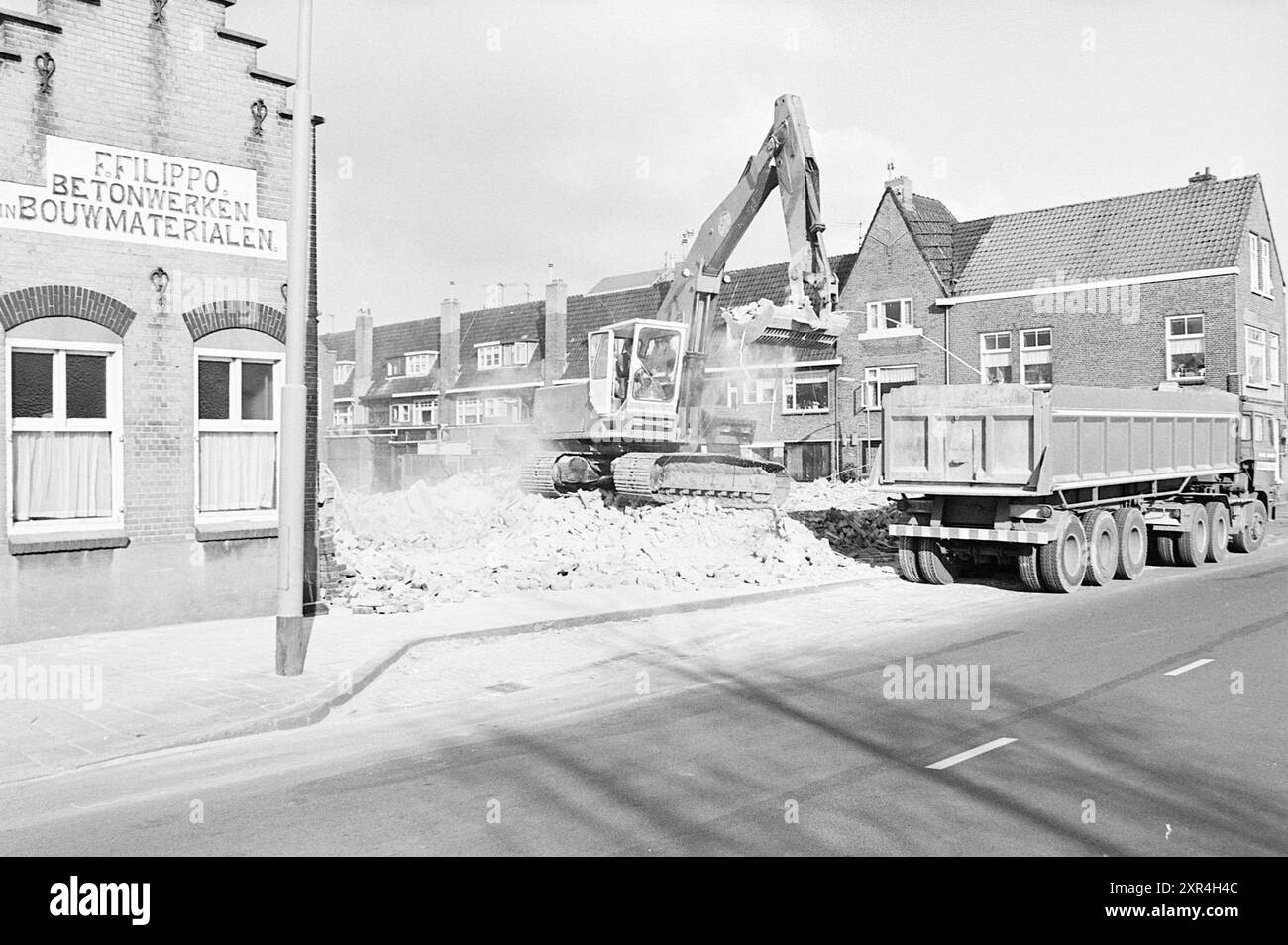 Demolition of the Filippo building (trade in building materials ...