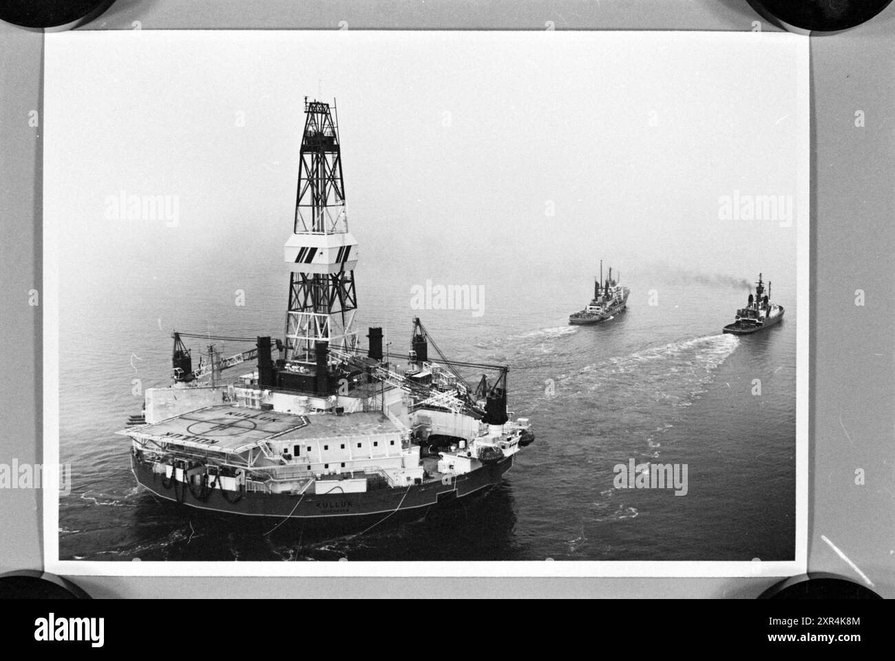Towing the Kulluk oil rig to its home port in Vancouver, Whizgle Dutch ...