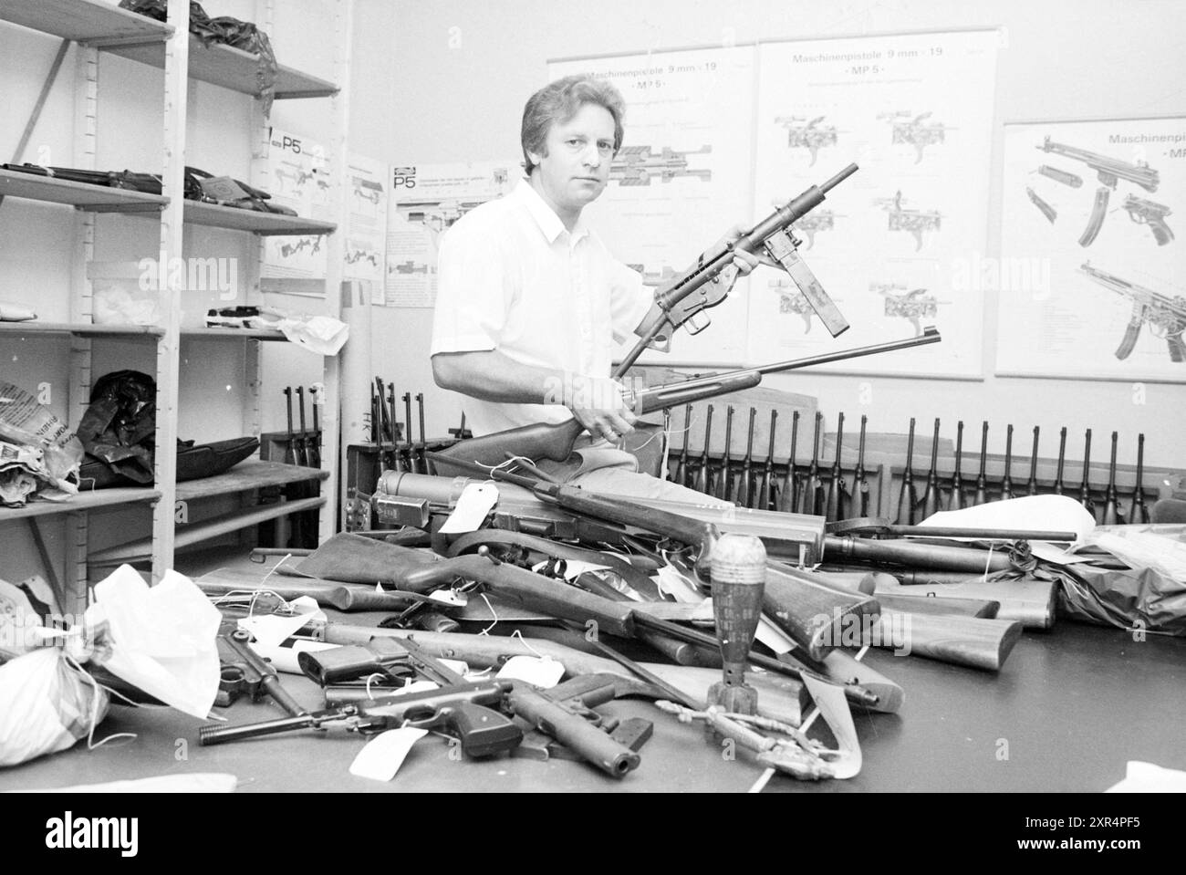 Weapons police hoofddorp hi-res stock photography and images - Alamy