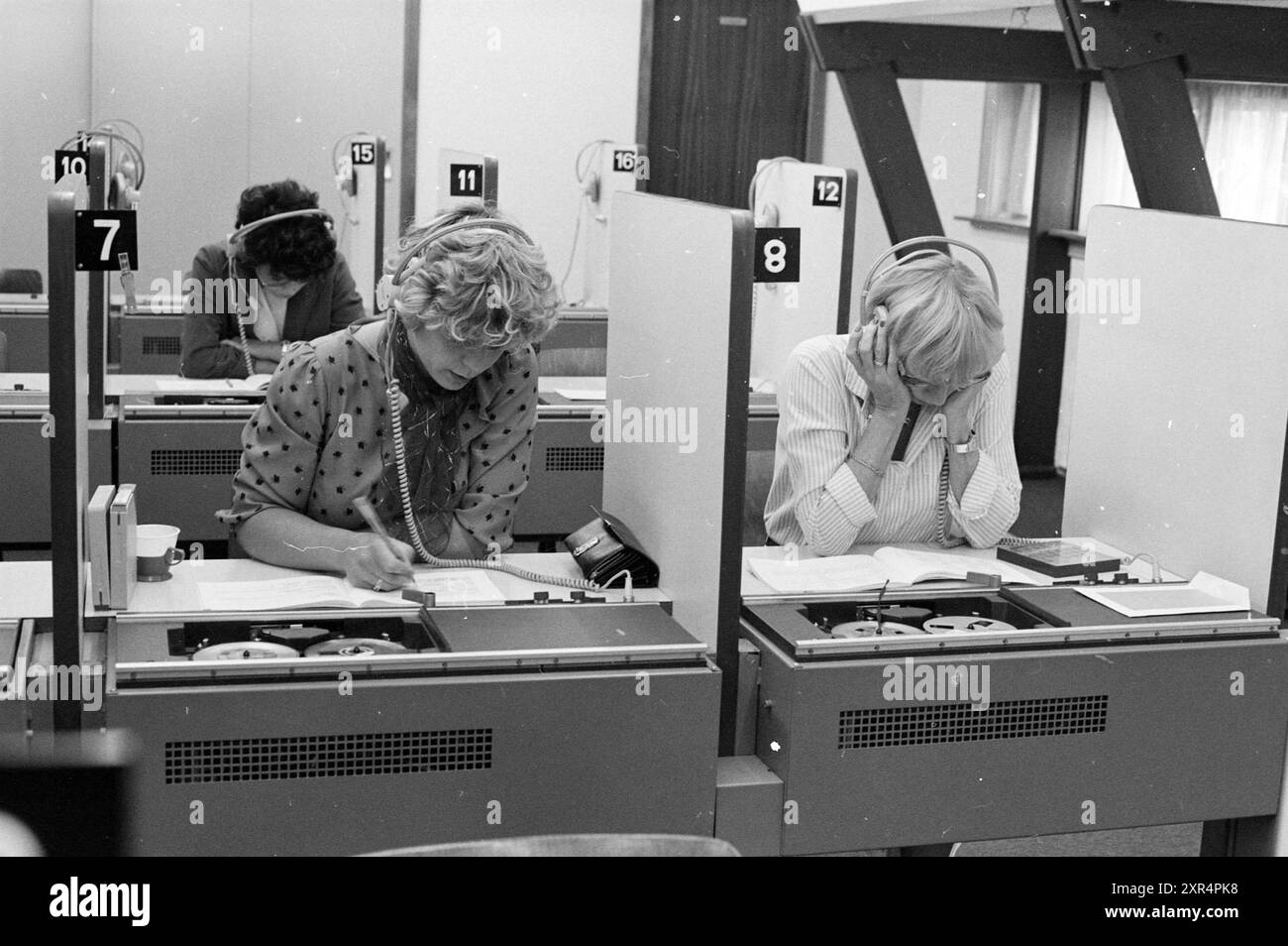 Language lab for adultsEducation, 01-07-1982, Whizgle Dutch News ...