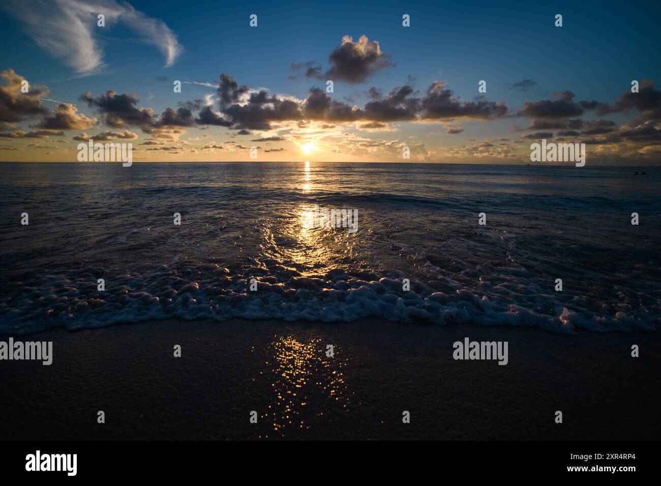 Sunset background. Ocean sundown sky for background. Sea waves for ...
