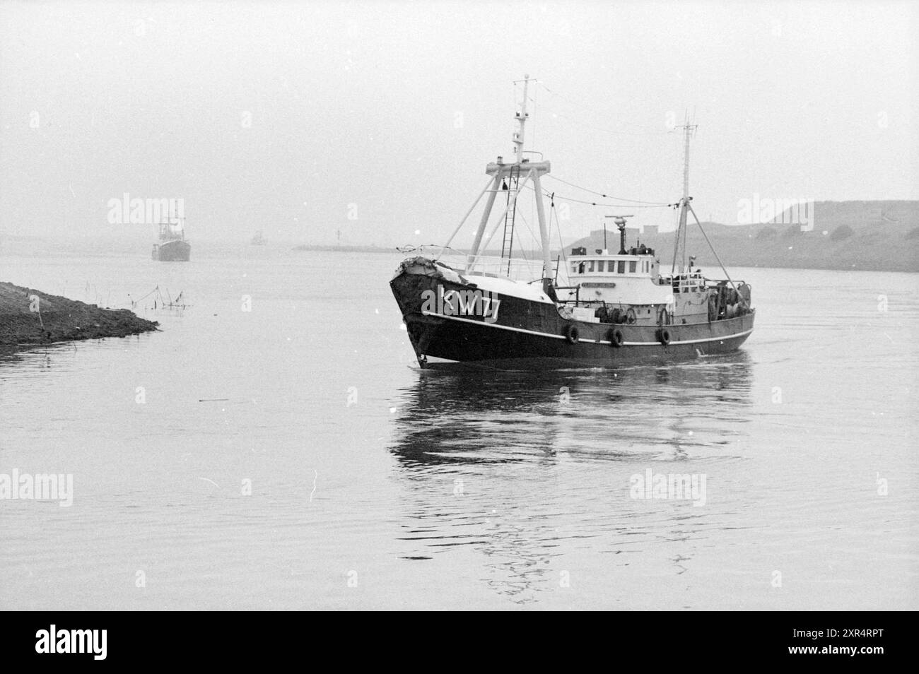 Katwijk 77 with damaged forecastle in IJmuiden harbor, Ships, IJmuiden ...
