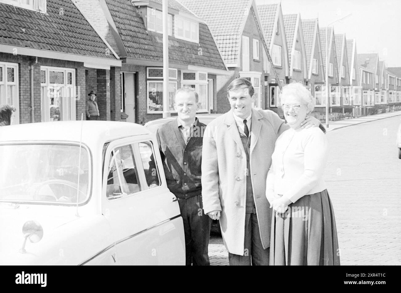 Son says goodbye to mother and gets into a car, Whizgle Dutch News ...