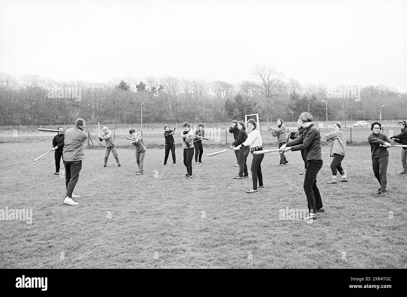 Women's softball training, Whizgle Dutch News: Historic Images Tailored ...