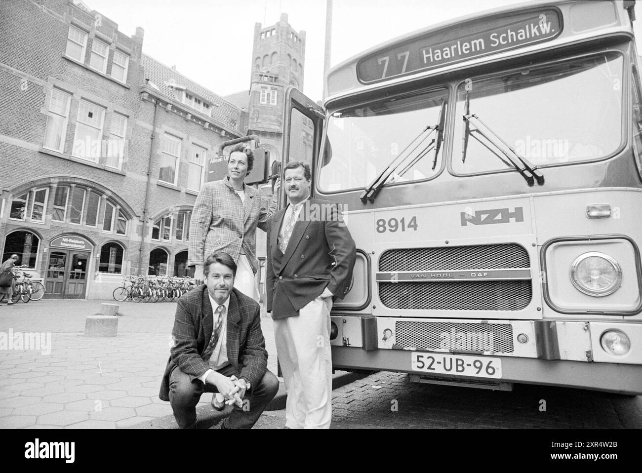 Three people at the NZH bus, 17-06-1993, Whizgle Dutch News: Historic ...