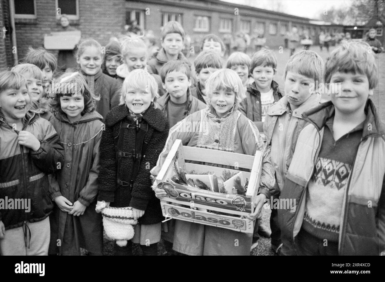 Children P.Vermeulen school with Christmas pieces IJmuiden., Christmas ...