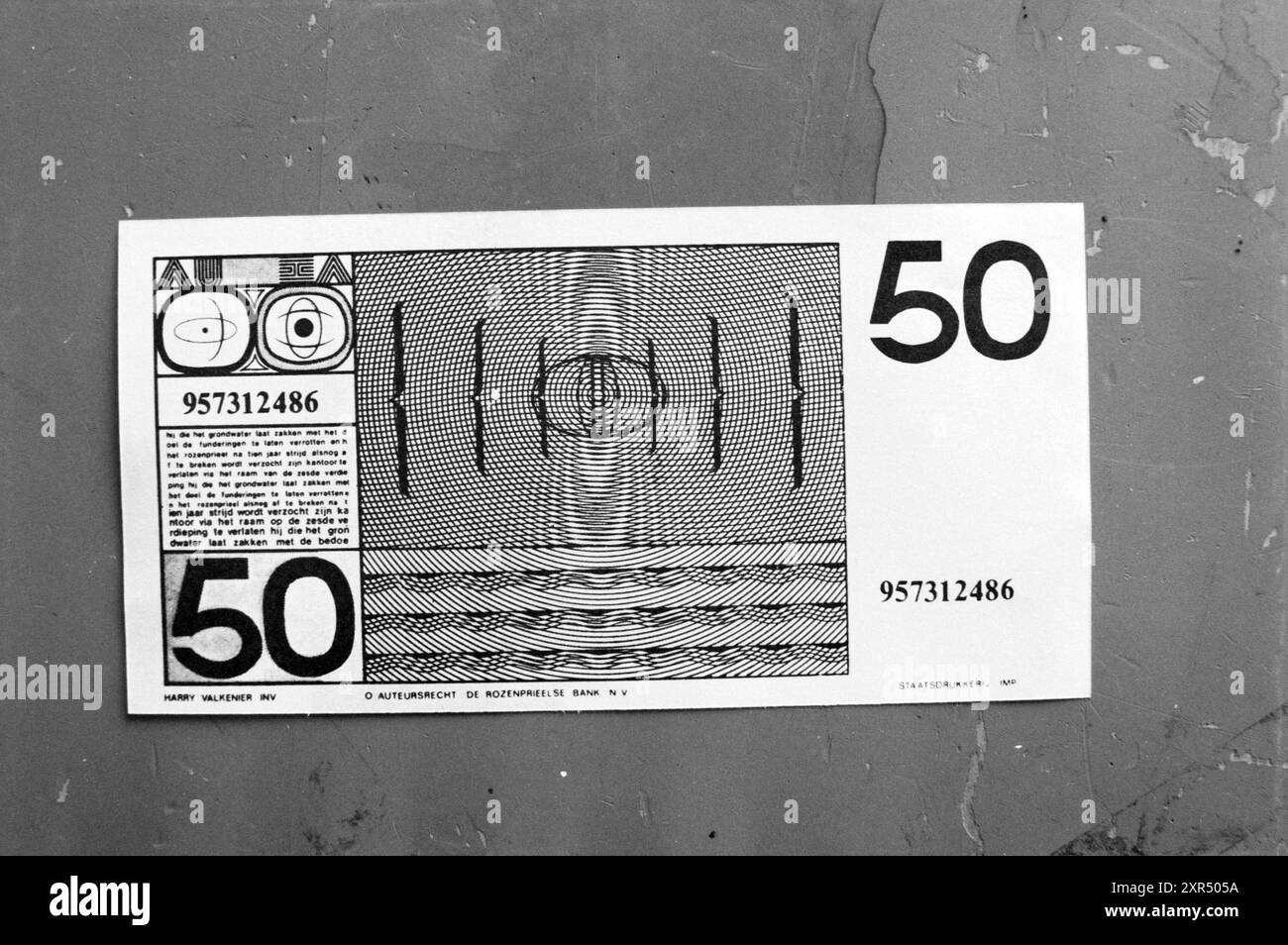 Issued notes hi-res stock photography and images - Alamy