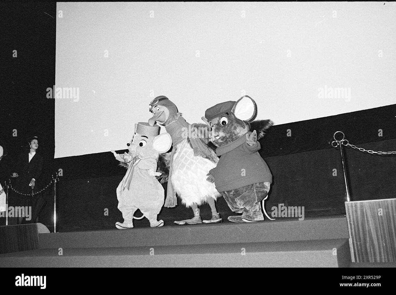 People dressed as Walt Disney characters, Whizgle Dutch News: Historic ...