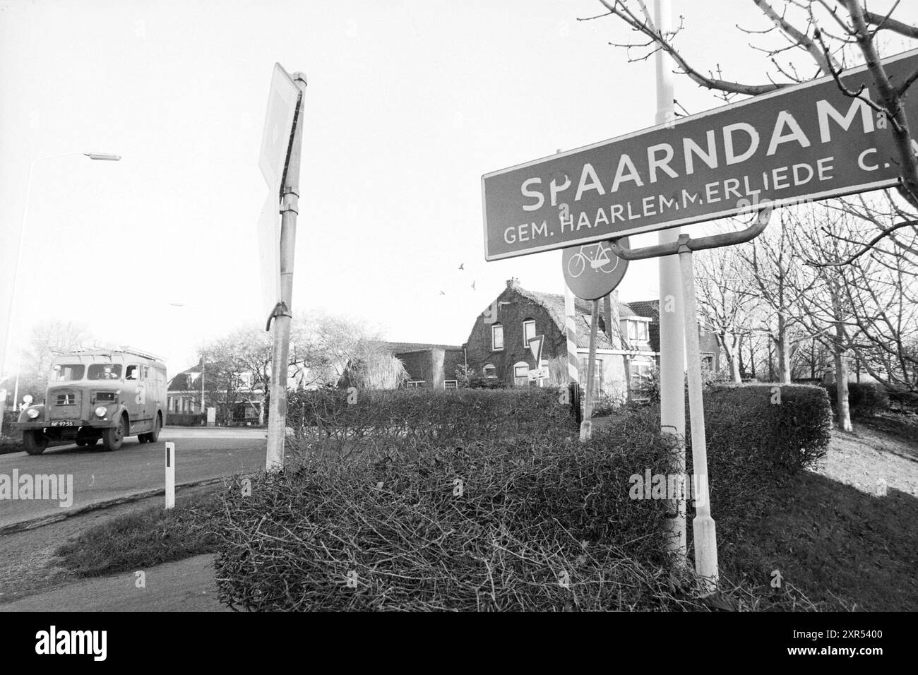 Plates avg hi-res stock photography and images - Alamy