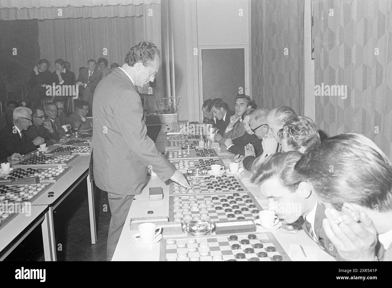 Simultaneous player Black and White Stock Photos & Images - Alamy