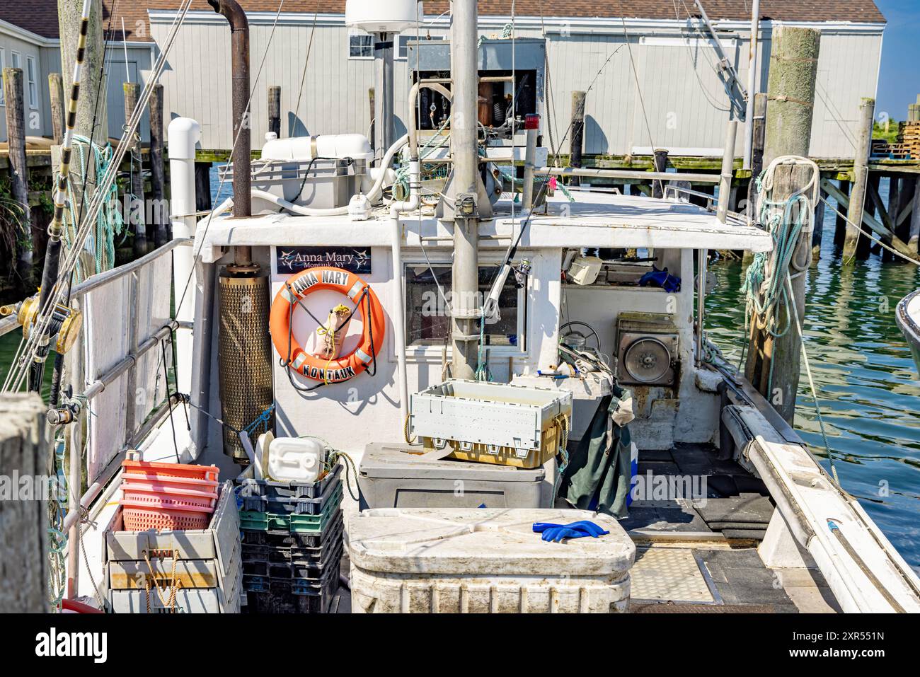 Anna Mary commerical fishing boat busy deck Stock Photo - Alamy