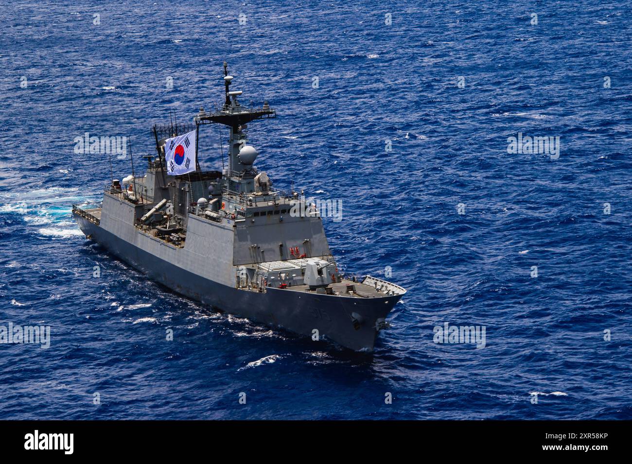 Republic of Korea navy Chungmugong Yi Sun-sin-class destroyer ROKS ...