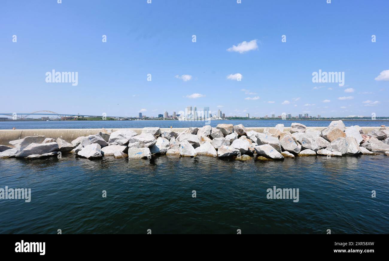 Floating breakwater hi-res stock photography and images - Alamy