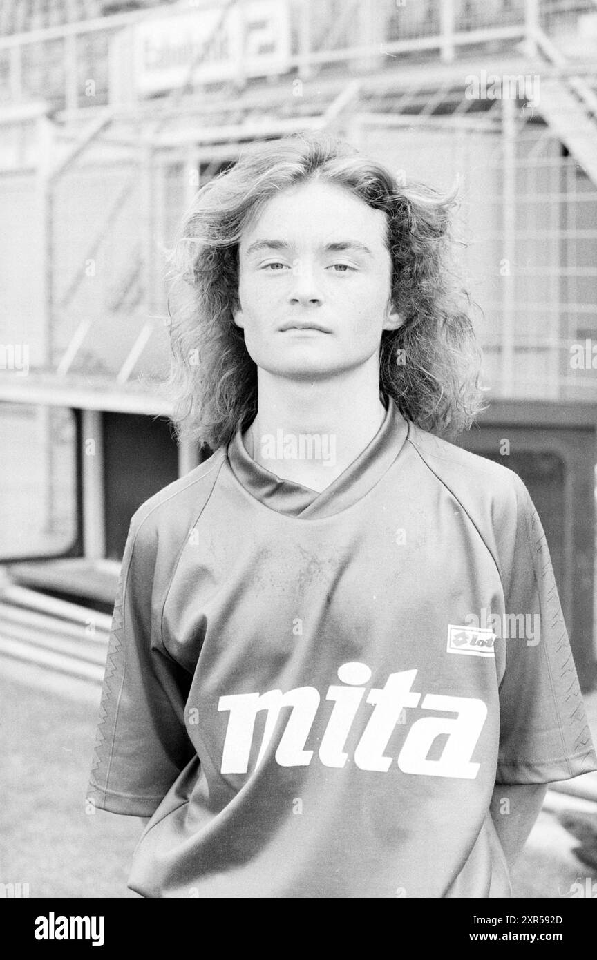 HFC Haarlem team photo and player portraits, 00-00-1989, Whizgle Dutch ...
