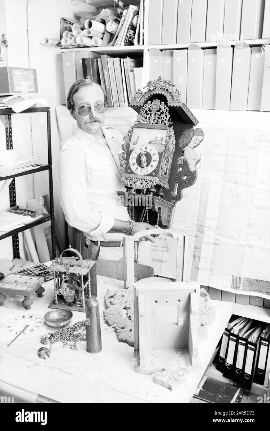 Clock building kit steam center hi-res stock photography and images - Alamy