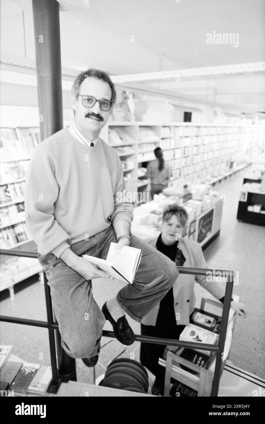 Mr. Schut, Athenaeum bookstore, Books and booksellers, 10-03-1989 Stock ...
