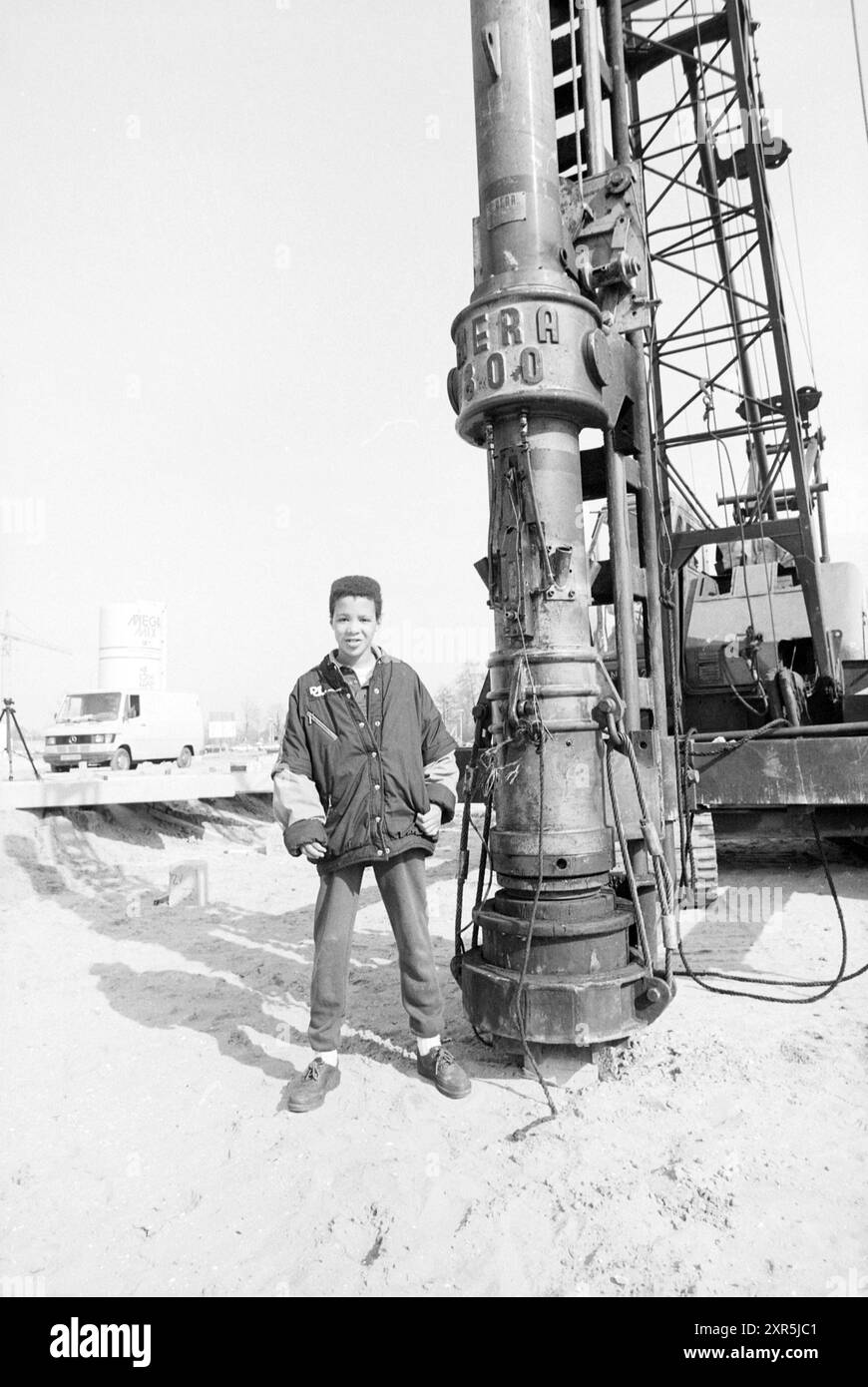 First construction activities pile driving hi-res stock photography and ...