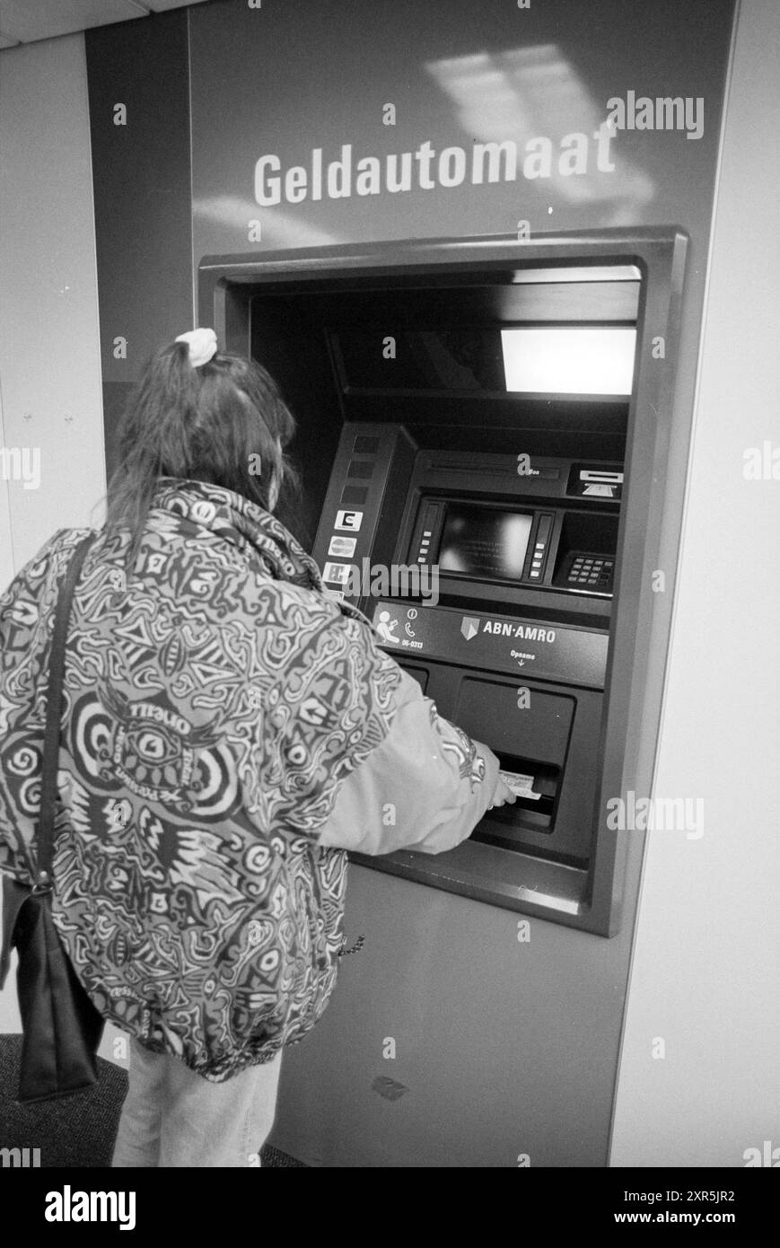 ATM at a bank, 31-03-1993, Whizgle Dutch News: Historic Images Tailored ...