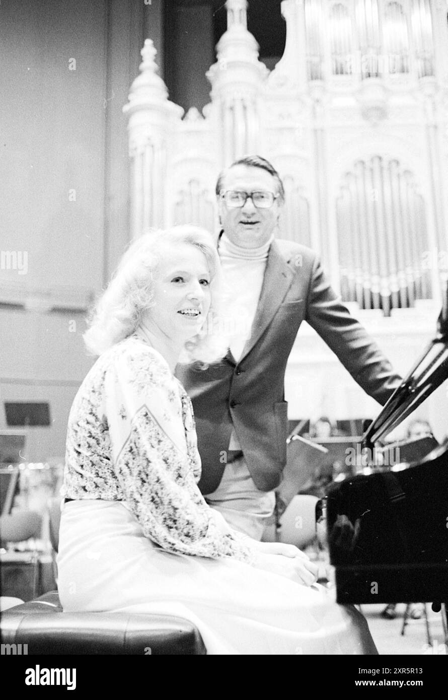 André van der Noot and Anne Rose Smit, Personen singing and music, 11 ...