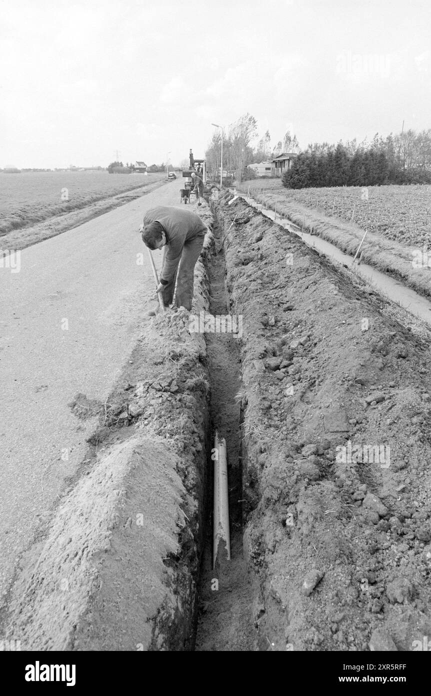 Installing water pipes Black and White Stock Photos & Images - Alamy