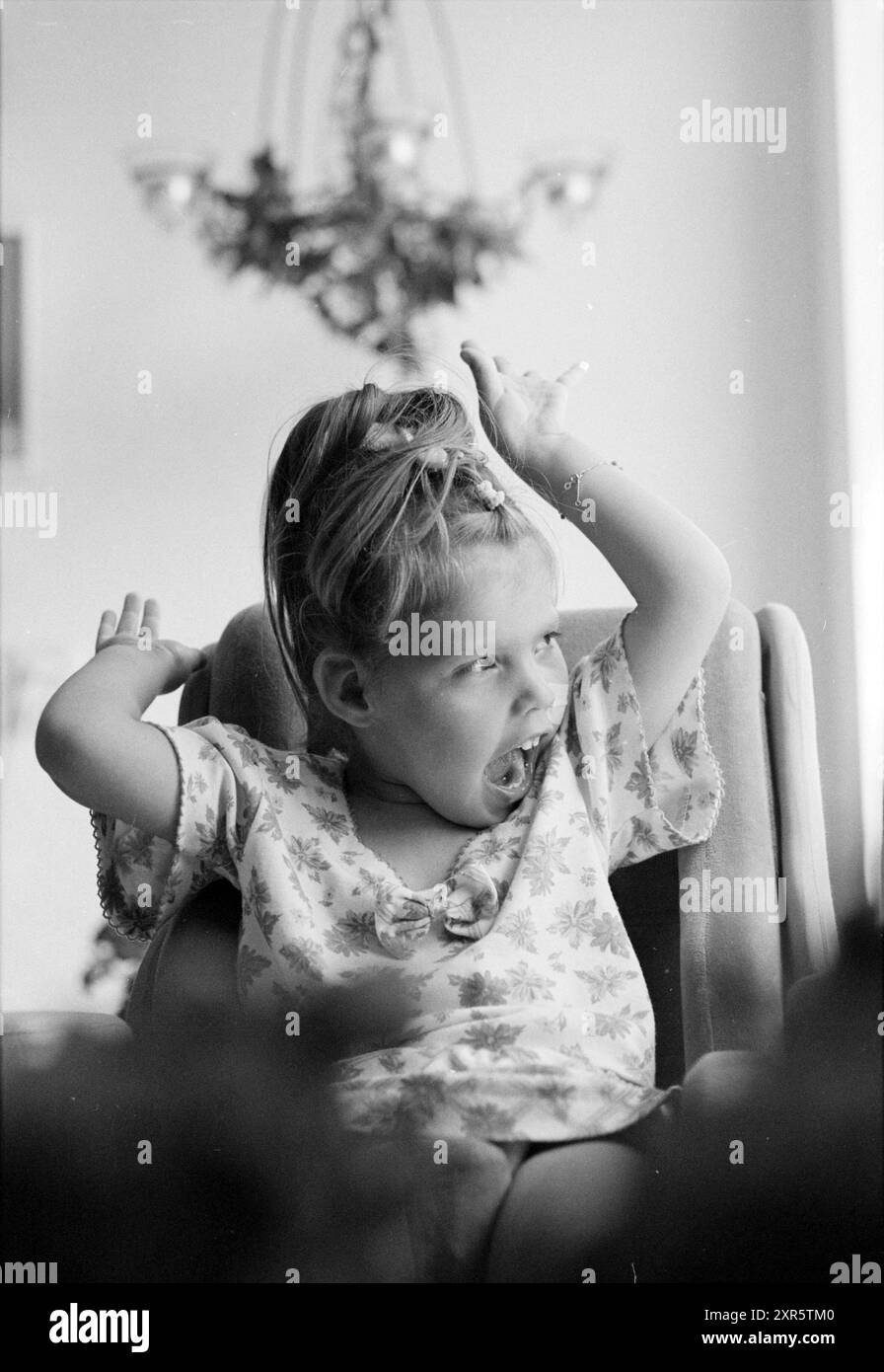 Family Verhoeven, V'broek, Velserbroek, 27-07-1994, Whizgle Dutch News ...