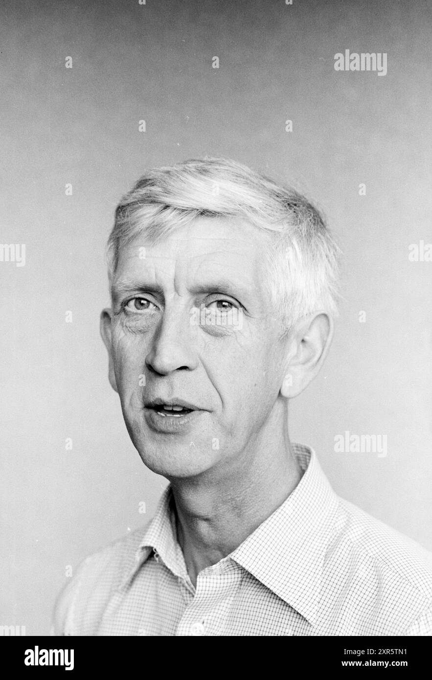 Passport photos layout red Black and White Stock Photos & Images - Alamy