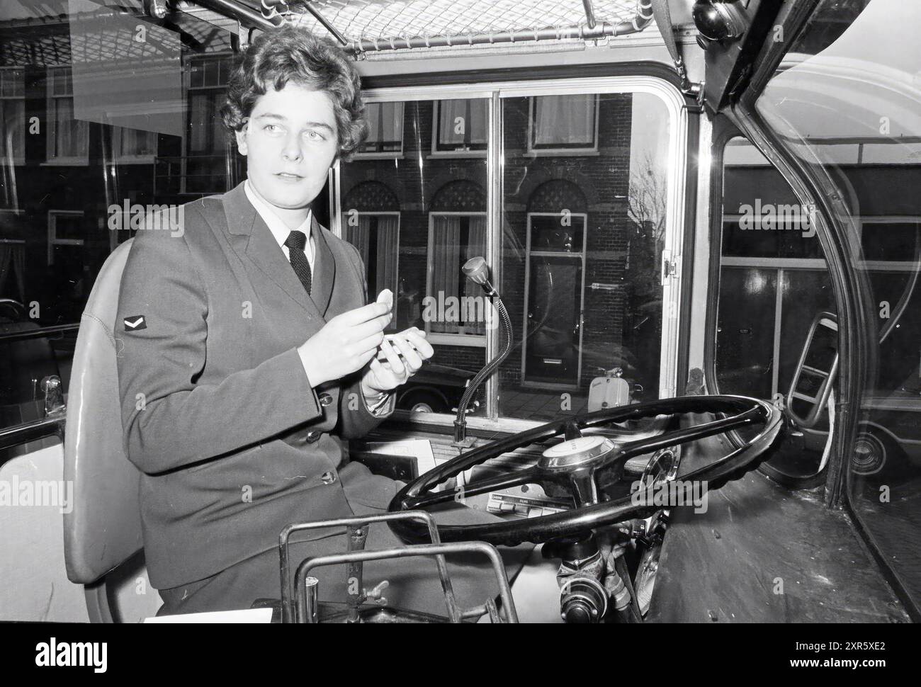Female bus driver naco hi-res stock photography and images - Alamy