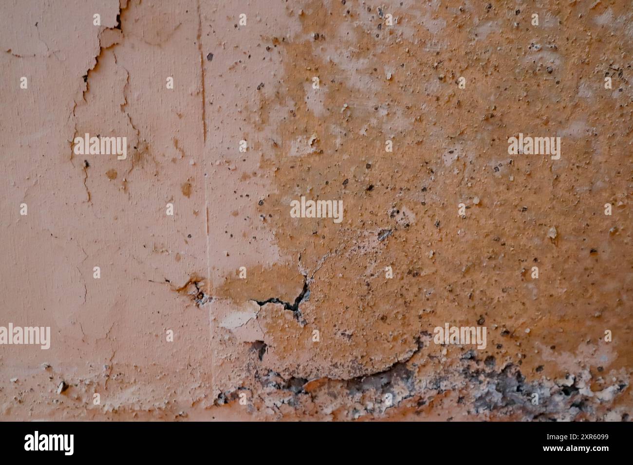 Damaged wall hi-res stock photography and images - Alamy