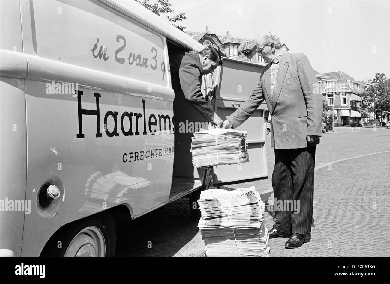 40 years. newspaper deliverer, Jubilee, anniversaries, 13-06-1967, Whizgle Dutch News: Historic ...