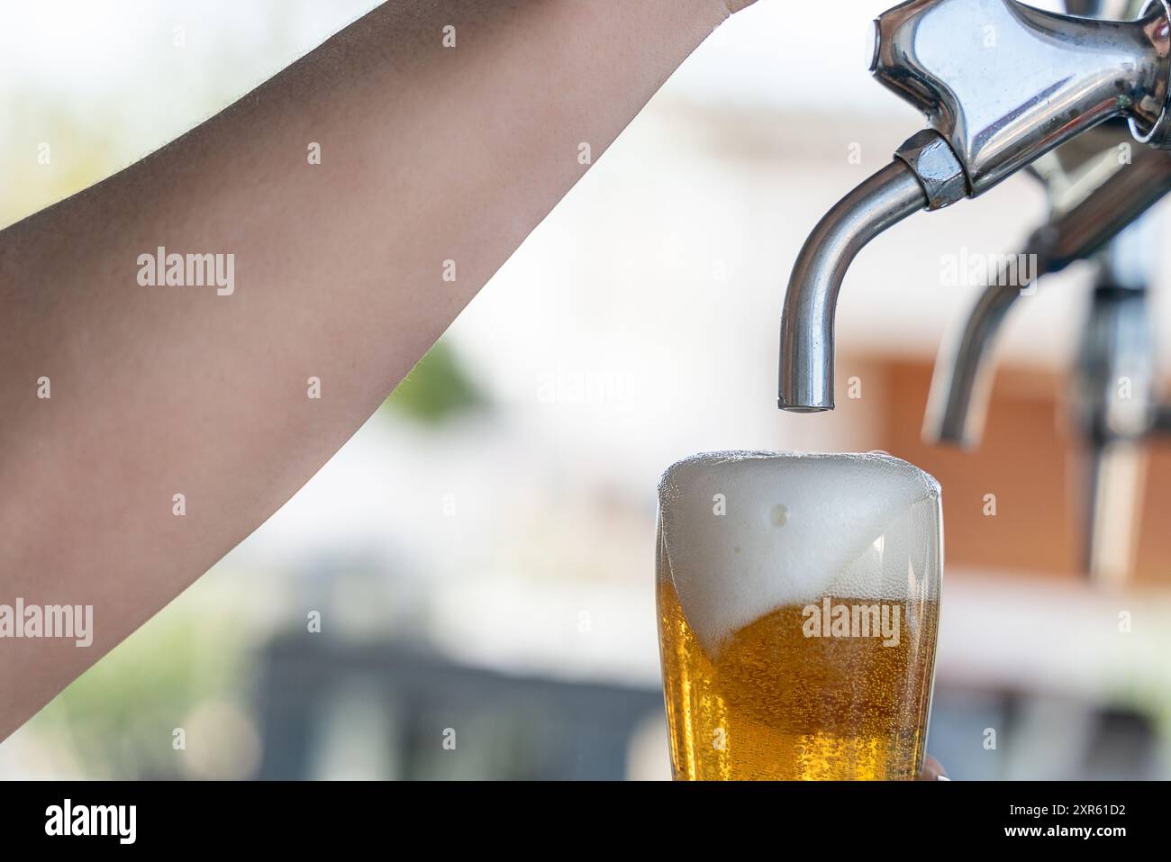 Barmaids hi-res stock photography and images - Alamy