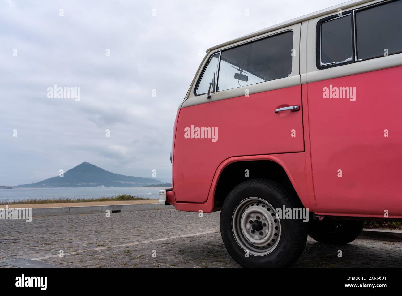 Vw van pink hi-res stock photography and images - Alamy