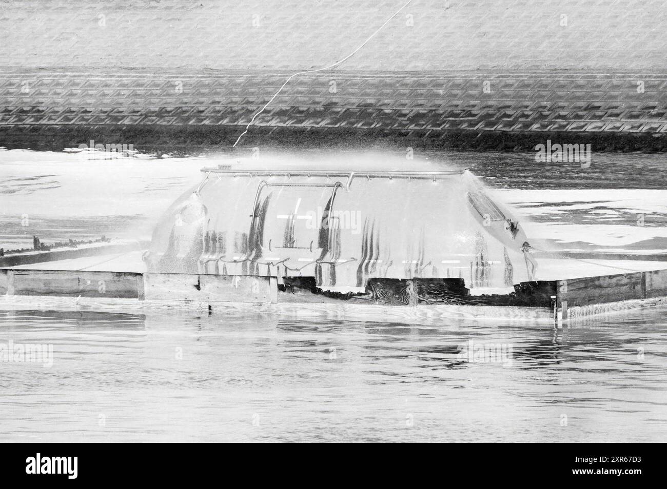 Lifeboat presentation mulder hi-res stock photography and images - Alamy