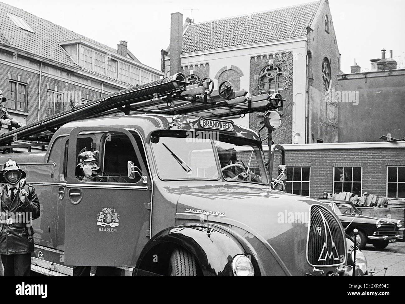 New car, Burning, fire brigade, 10-10-1963, Whizgle Dutch News ...